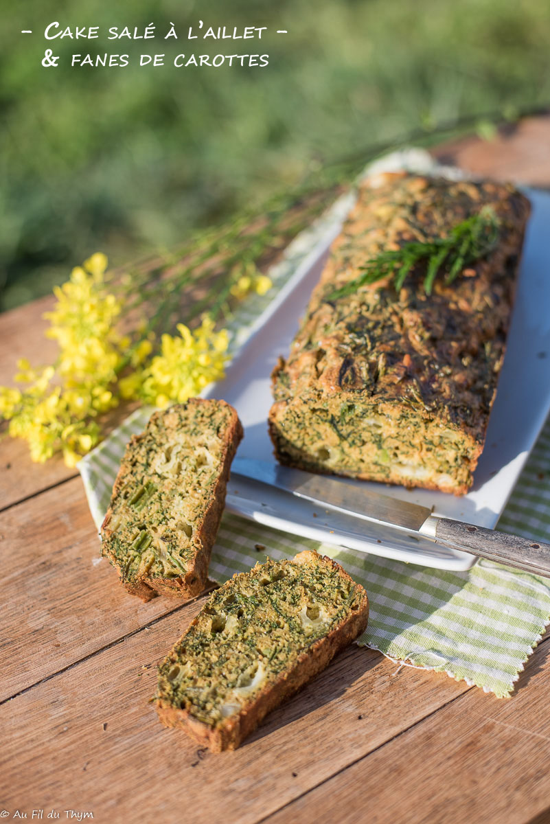 Cake salé à l'aillet et fanes de carottes - Au Fil du Thym